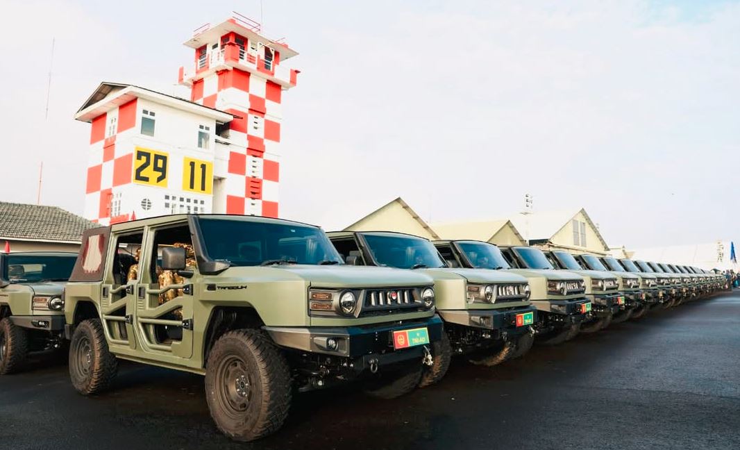 Menhan Serahkan 700 Unit Kendaraan Maung MV3 Produksi PT Pindad ke TNI ...